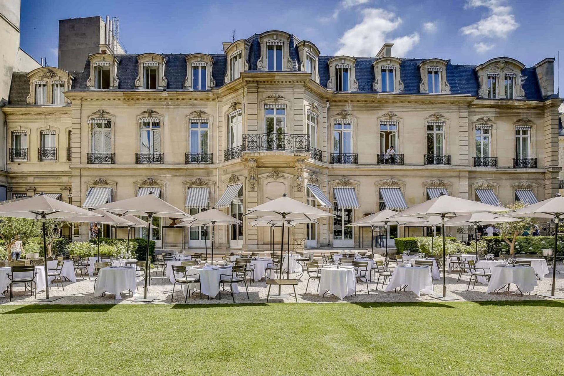 Venue hire for 400 guests in Paris | Corporate events